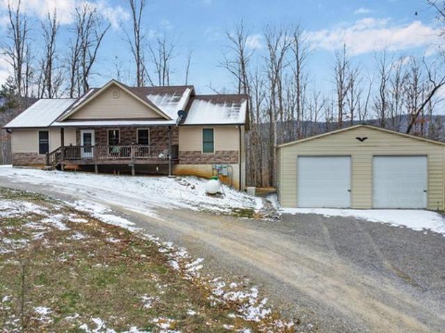68 Buffalo Cove Ln, Jamestown, TN 38556