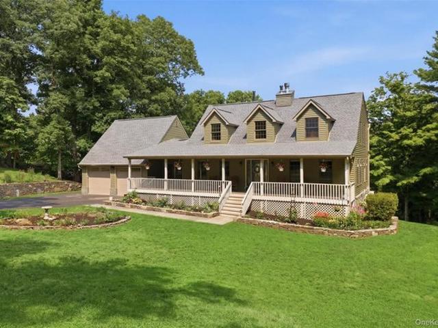 68 Burleigh Rd, New Paltz, NY 12561