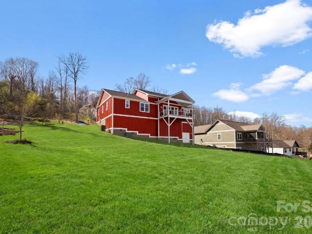 68 Carrie Dr, Hendersonville, NC 28792 | MLS #4361 | Compass