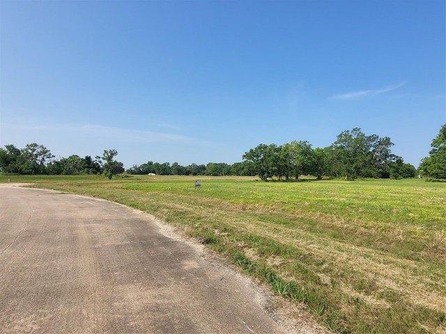 68 Conestoga Trl, Angleton, TX 77515