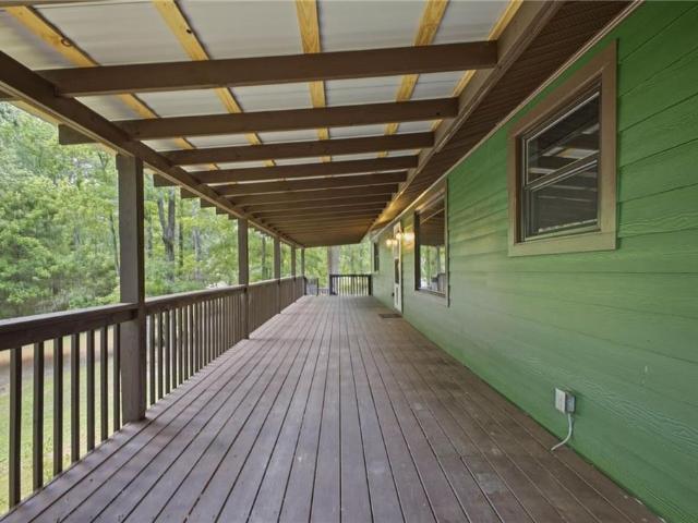 68 Country Creek Road NE