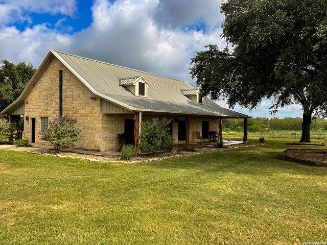68 County Road 436, Harwood, TX 78632