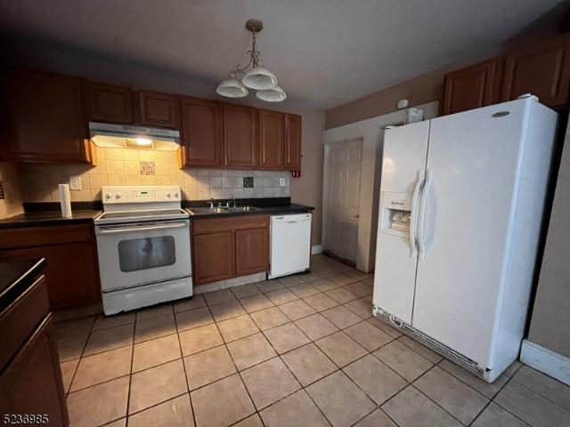 68 Clove Ave