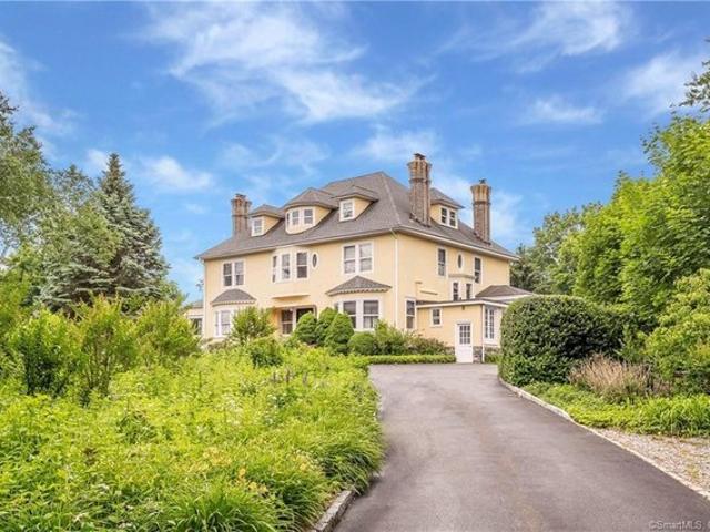 68 Dearfield Dr, Greenwich, CT 06831