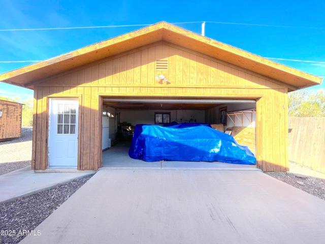 68 e donna drive