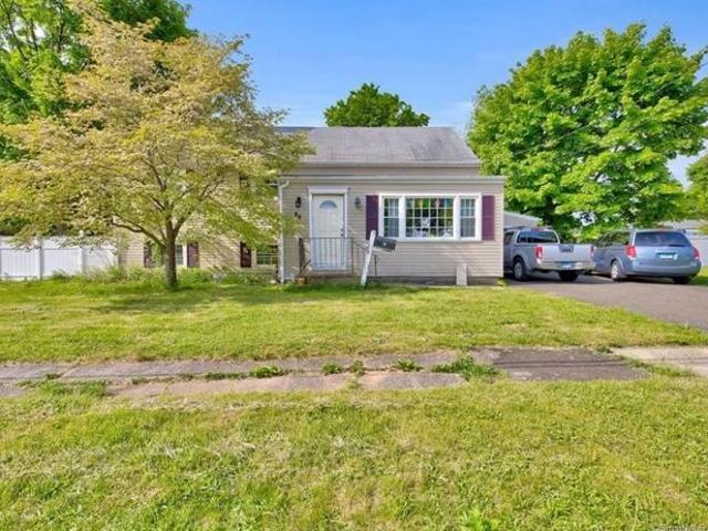 68 Fallon Dr, Hamden, CT 06517