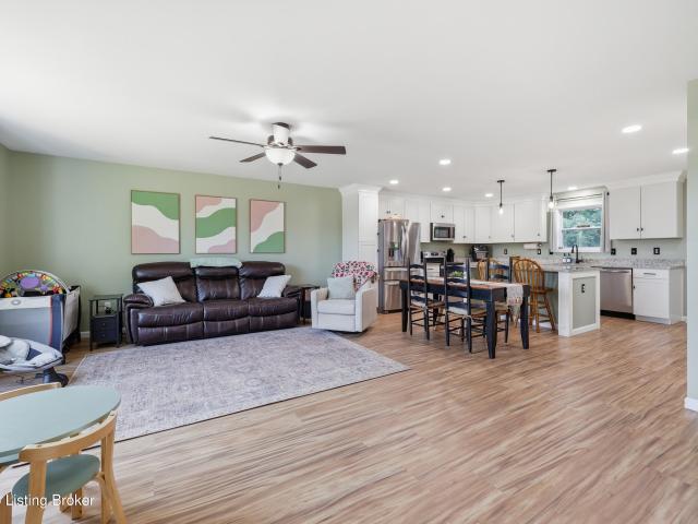 68 Goldenrod Ct