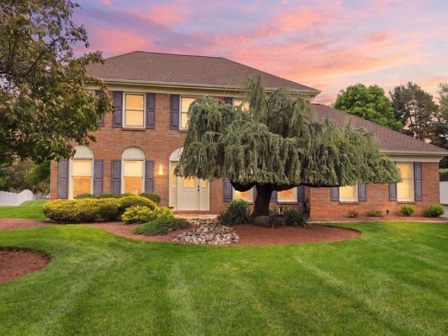 68 Hals Dr, Upper Holland, PA 19053
