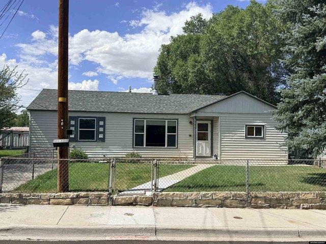 68 Hoover Dr, Green River, WY 82935