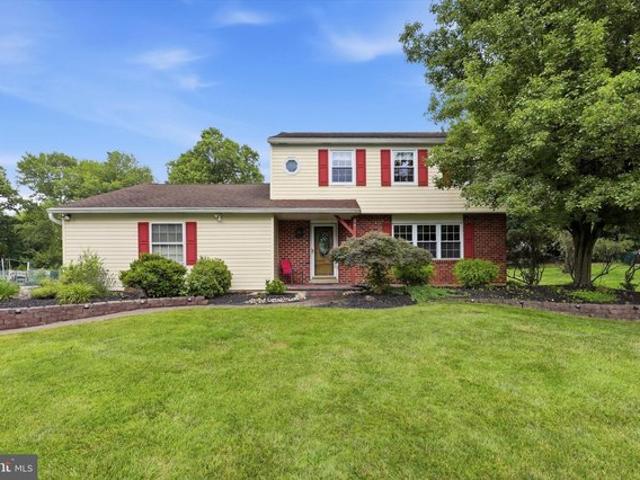 68 Iroquois Ave, Doylestown, PA 18901