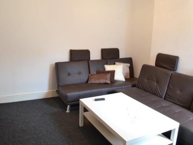 68 Kimbolton Avenue, Lenton. 6 bed house to rent £3,380 pcm £780 pw