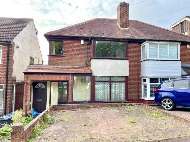 68 Kingsway, Oldbury, B68 0PZ 3 bed semi detached house for sa.