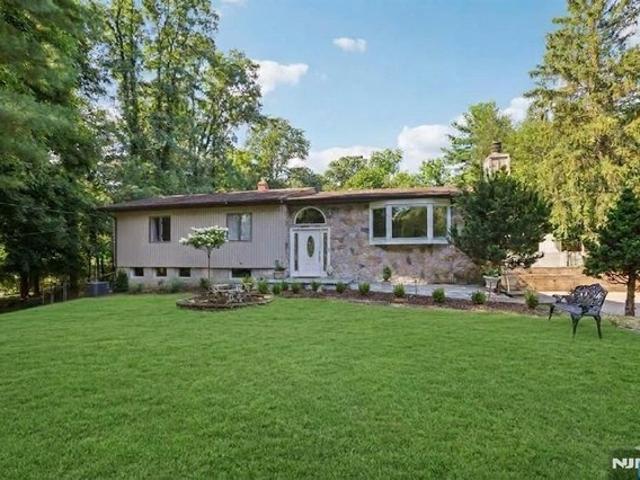 68 Lake St, Saddle River, NJ 07458