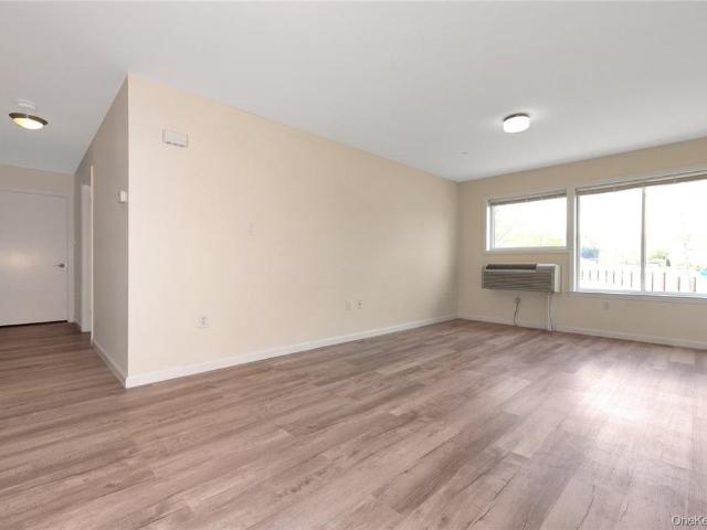 68 Lake Street 305