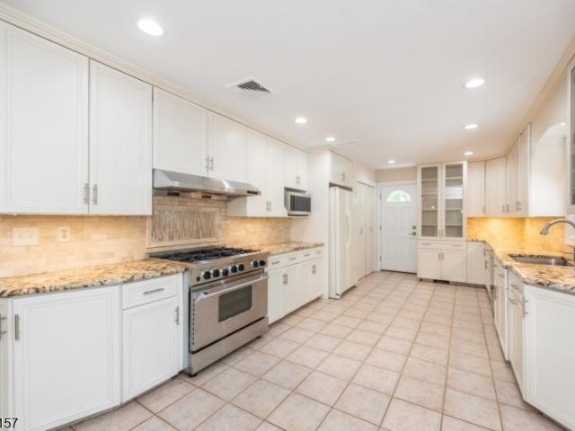 68 Mandeville Dr