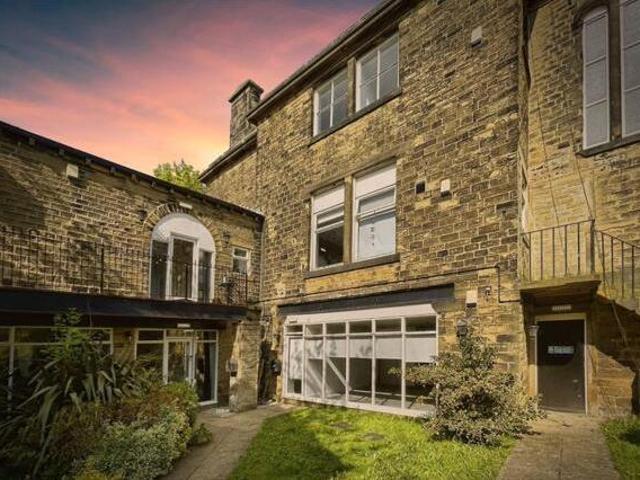 68 Moorside Avenue, The Manor House, Crosland Moor, 2 Bedroom Apartment