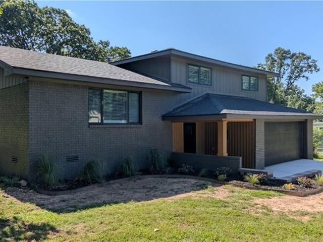68 N Woodridge Rd, Rogers, AR 72756