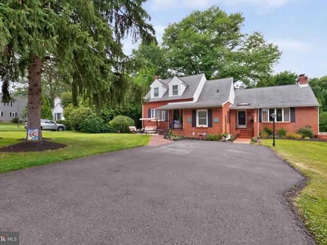 68 New Rd, Southampton, PA 18966
