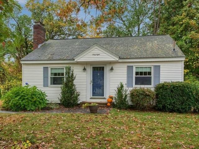 68 Oak Hill Rd, Westford, MA 01886