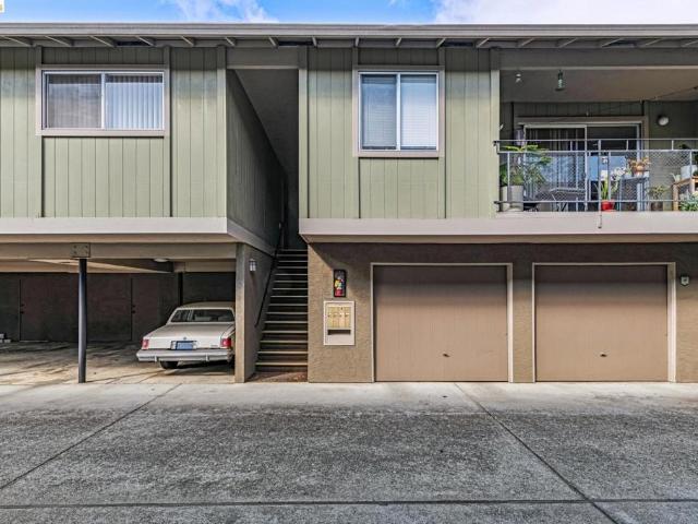 68 Oakes Blvd