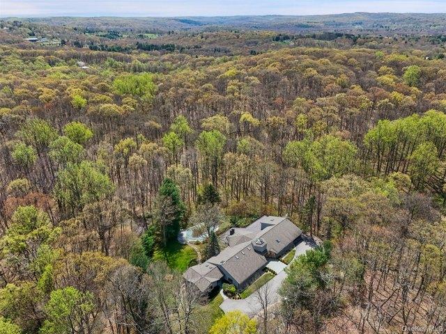 68 Old Aspetong Rd, Katonah, NY 10536