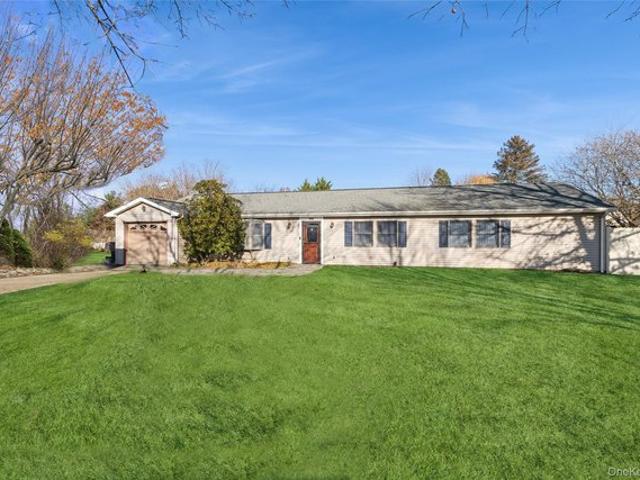 68 Oleeta Rd, Mount Sinai, NY 11766