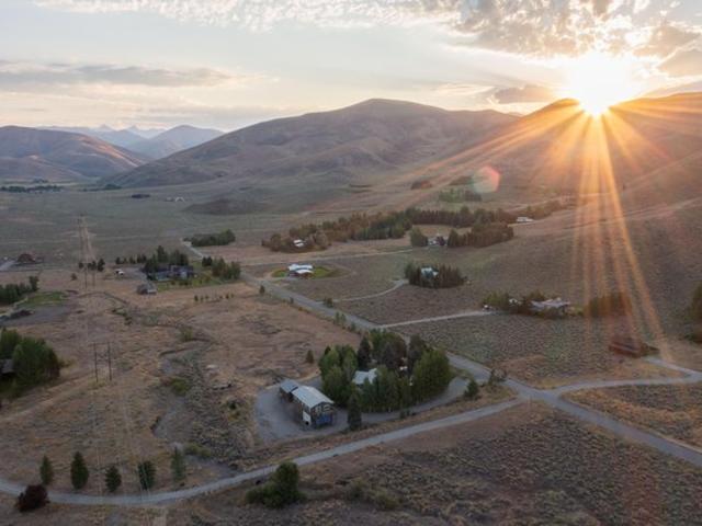 68 Pioneer View Dr, Blaine County, ID 83333