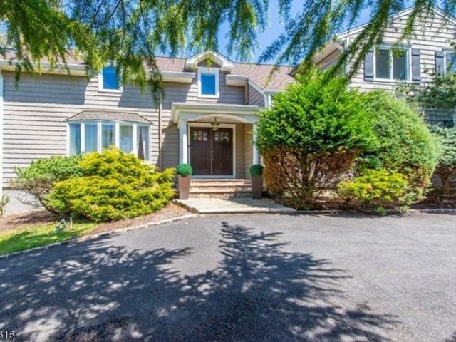 68 Rockledge Dr, Livingston, NJ 07039