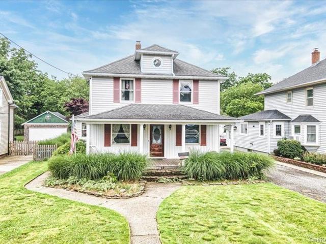 68 Rollstone Ave, West Sayville, NY 11796