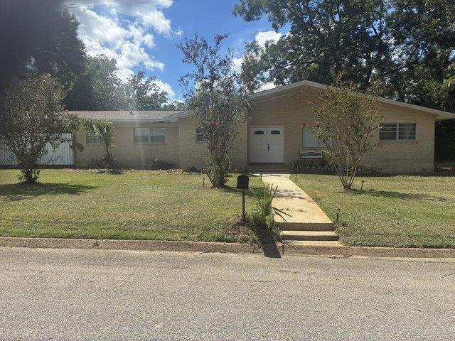 68 S Edward St, Newton, AL 36352