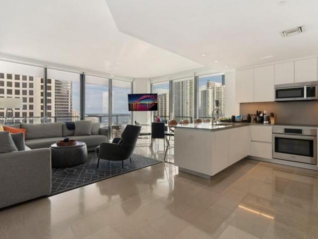 68 SE 6th St #2101, Miami, FL 33131
