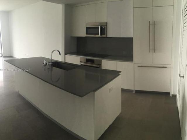 68 SE 6th St #3406, Miami, FL 33131