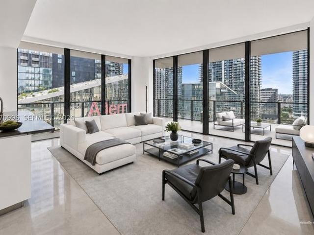 68 SE 6th St Apt 1702, Miami, FL 33131