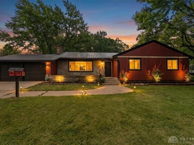 68 Skyline Dr, Enon Vlg, OH 45323