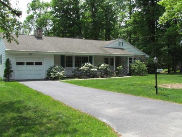 68 Stream Ln, Pleasant Valley, NY 12569