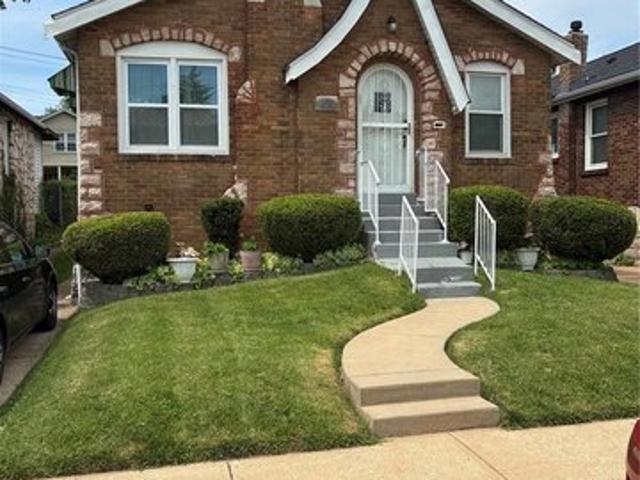 6904 Parkdale Dr, Velda City, MO 63121