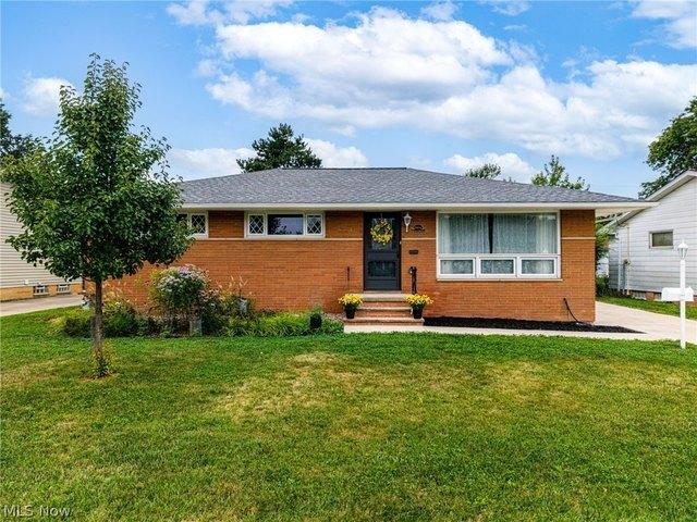 6904 Reid Dr, Parma Heights, OH 44130