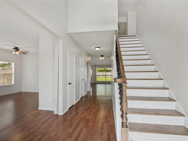 6905 Foxglove Trail