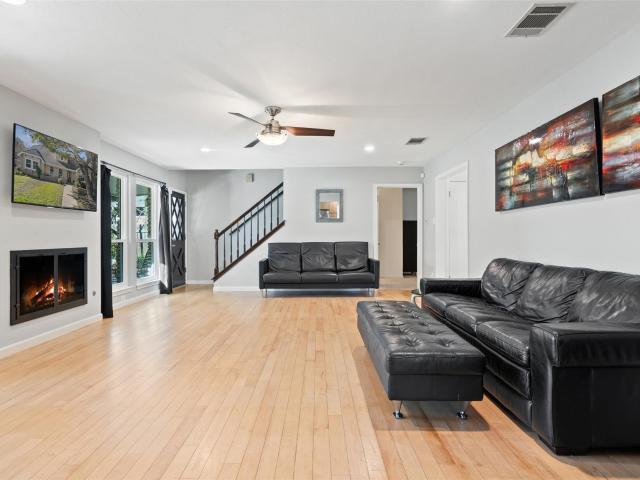 6906 One Oak Rd