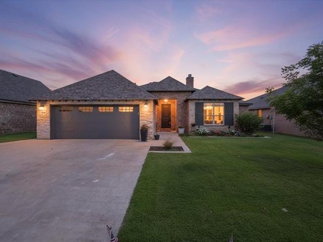 6906 68th St, Lubbock, TX 79424