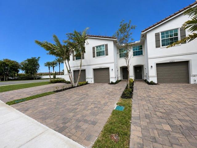 6907 Broadwater Ln, Lake Worth, FL 33467