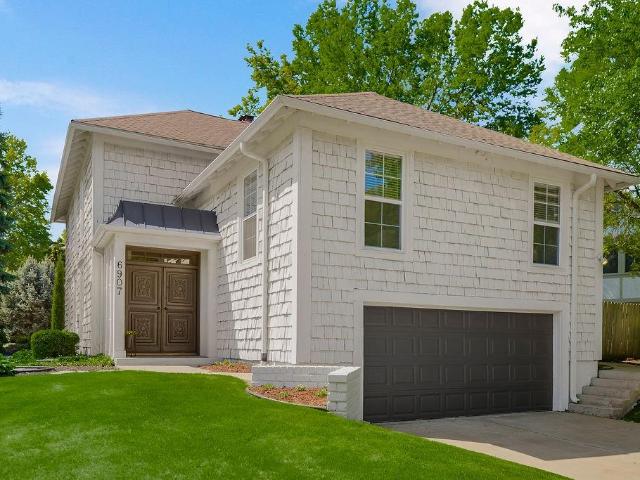 6907 Edgevale Rd, Kansas City, MO 64113 | MLS #2614