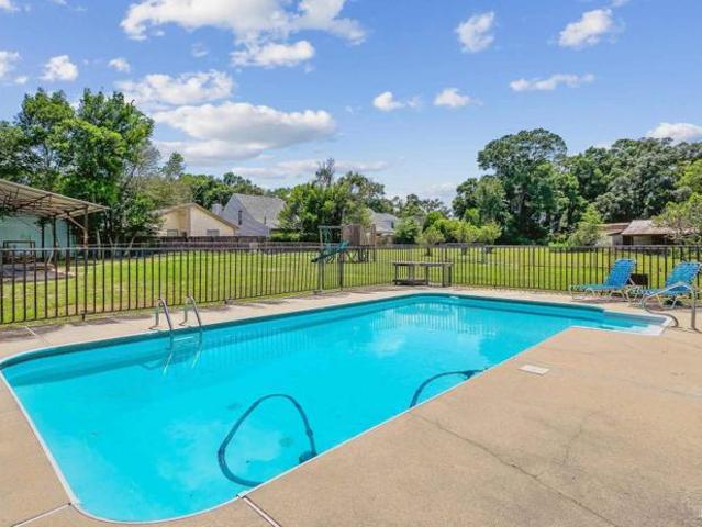 6907 Esther St, Pensacola, FL 32526