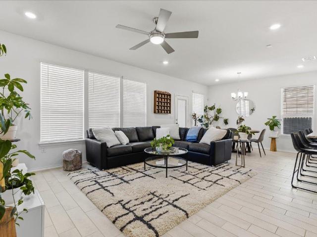 6909 Daniel Ranch Dr