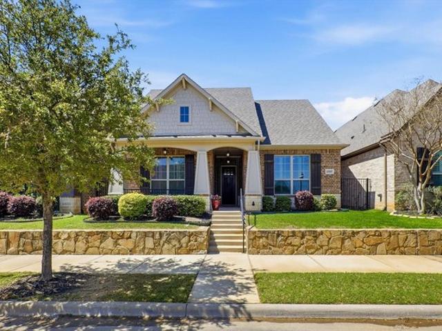 6909 Heather Ln, North Richland Hills, TX 76182