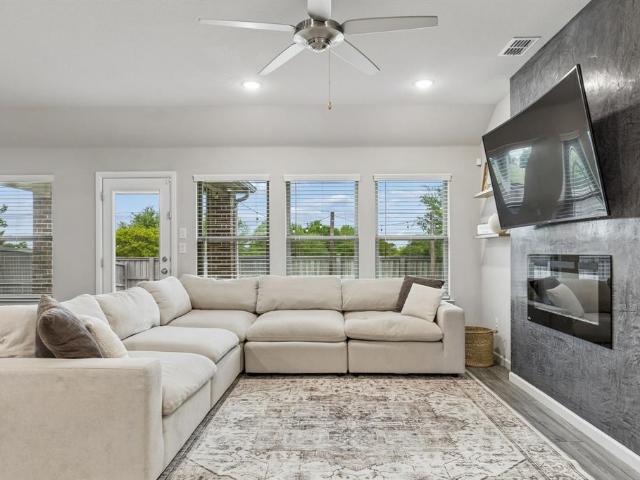 6909 Lilac Drive