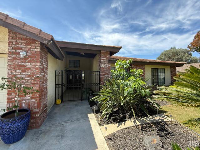 6909 Rolling Ridge Drive