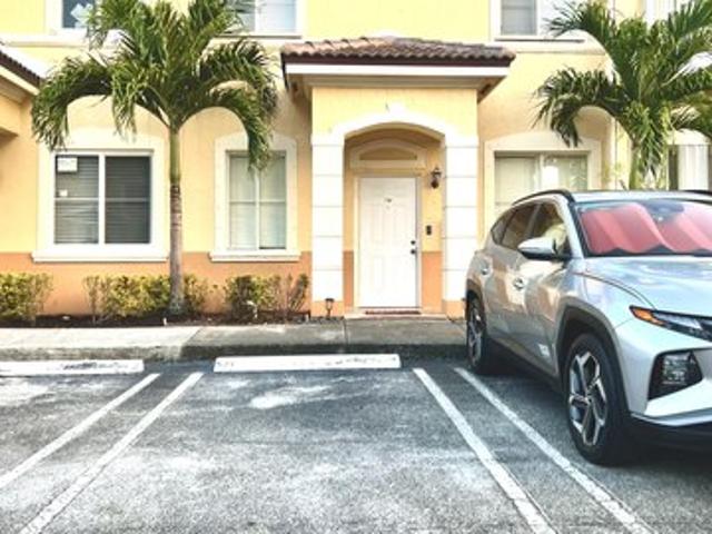 6900 NW 174th Ter Apt 104, Hialeah, FL 33015
