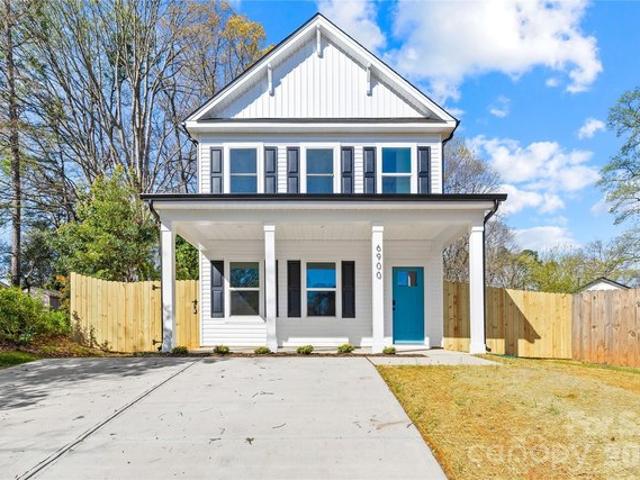 6900 Barrington Dr, Charlotte, NC 28215