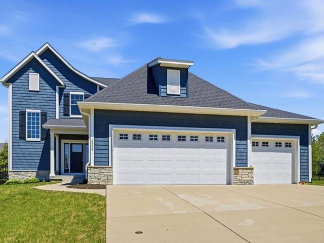 6900 Grover Sta, Bettendorf, IA 52722
